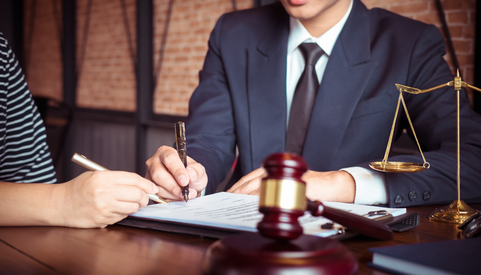 Notary Lawyer in Dubai - notariolawyersuae.com